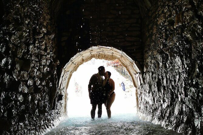 Tolantongo: Mexico Citys Natural Paradise - Transportation and Group Dynamics