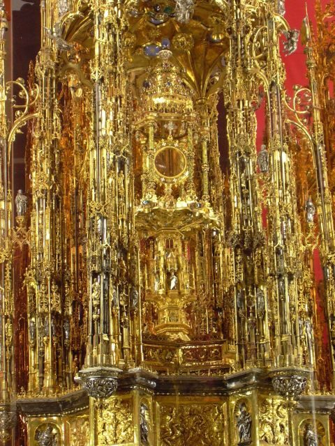 Toledo: Private Monuments Walking Tour with Monument Entry - Key Points