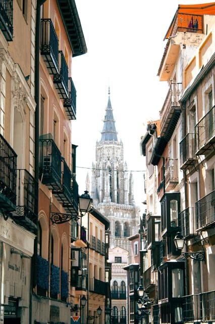 TOLEDO: Private Tour With Official Guide - Key Points