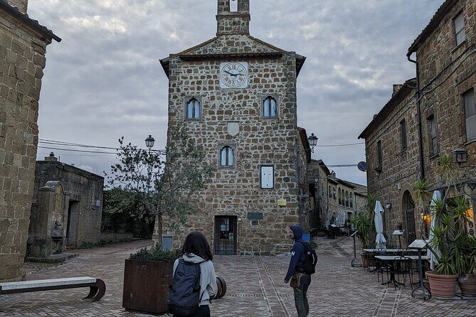 Tomb Hunting and Trekking Adventure in Sovana - Key Points
