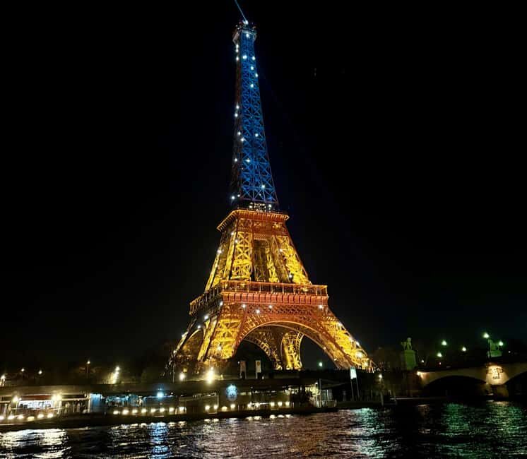 Top Private Cruises in Paris with Champagne + more surprises - Key Points