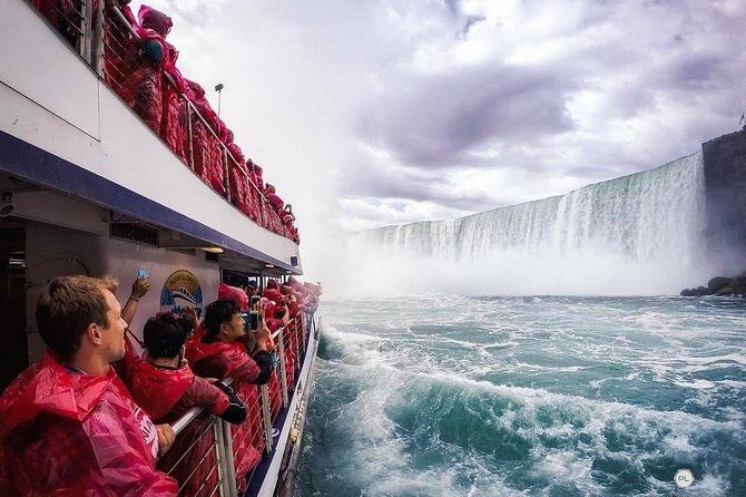 Toronto: Niagara Falls Day Tour with Boat option - Key Points