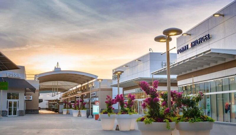 Toronto: Private Niagara Tour & Shopping at Niagara Outlet - What to Expect in Terms of Value and Logistics  