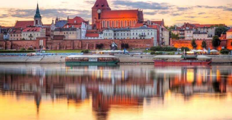 Torun Old Town Highlights Private Walking Tour - Authentic Insights from Visitors