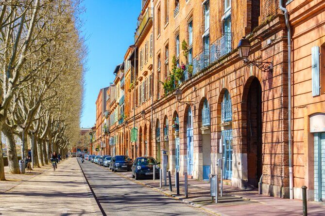 Toulouse "Ville Rose": Interactive Game & Walking Tour - A Practical Overview of the Tour