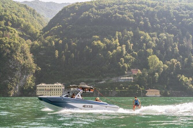 Tour aboard the iconic Bertram 31 Sedan on Lake Como - Key Points