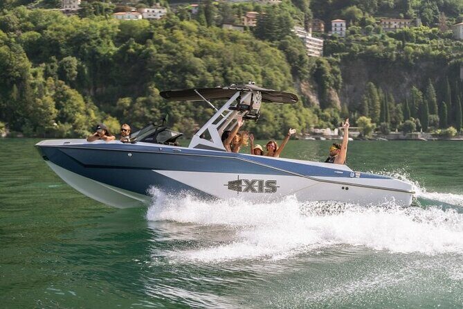 Tour aboard the iconic Bertram 31 Sedan on Lake Como - Introduction: An Elegant Way to Explore Lake Como