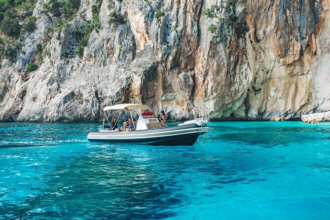 Tour along the coast of Baunei: a unique experience - An in-depth look at the Baunei coast dinghy tour