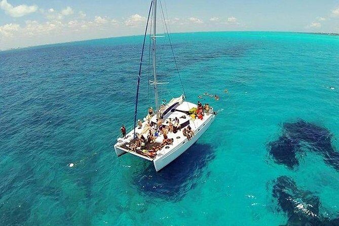Tour Catamaran Sailing from Cancun to Isla Mujeres - With Open Bar - Who Will Love This Tour?