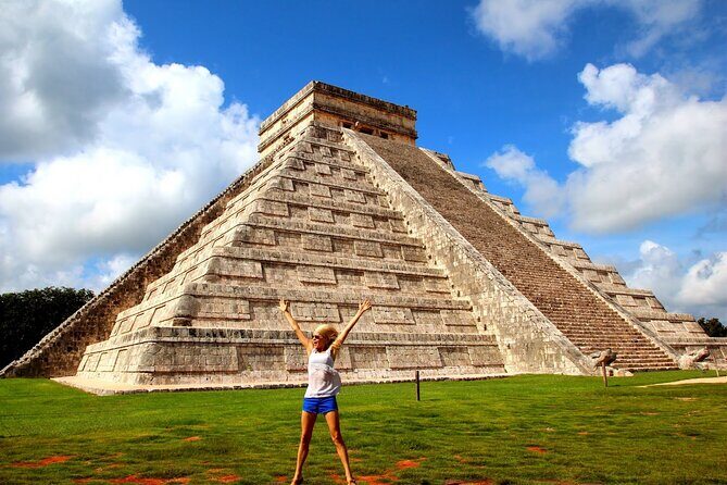 Tour Chichen Itza, 2 Cenotes, and Valladolid from Cancun - Food and Extras