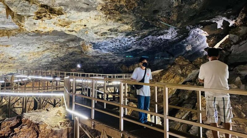 Tour "Grutas Bustamante" + Guía + Transfer + Tickets - Artisanal Bread at Panadería La Superior