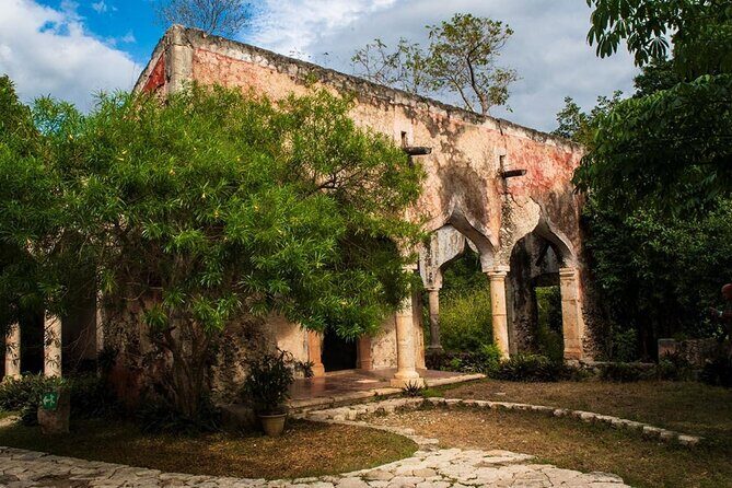 Tour Hacienda and Cenotes Mucuyché with Guided Tour in Oxkintok - Transportation and Group Dynamics