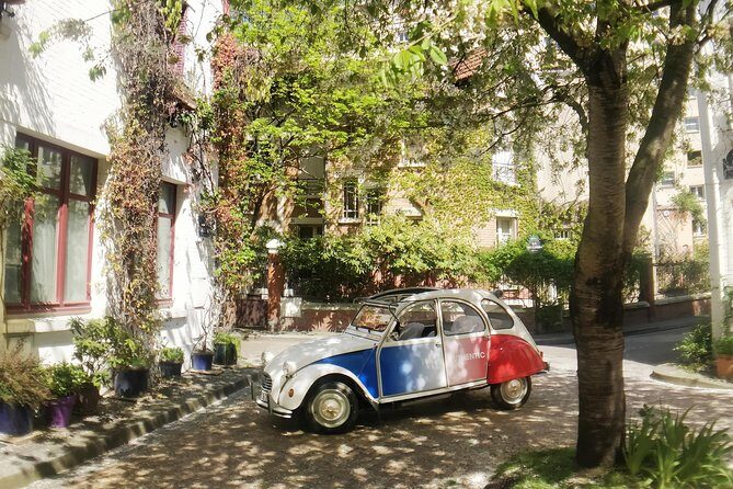 Tour in a vintage car with a Parisian - Why Choose a Parisian in a Vintage Car?