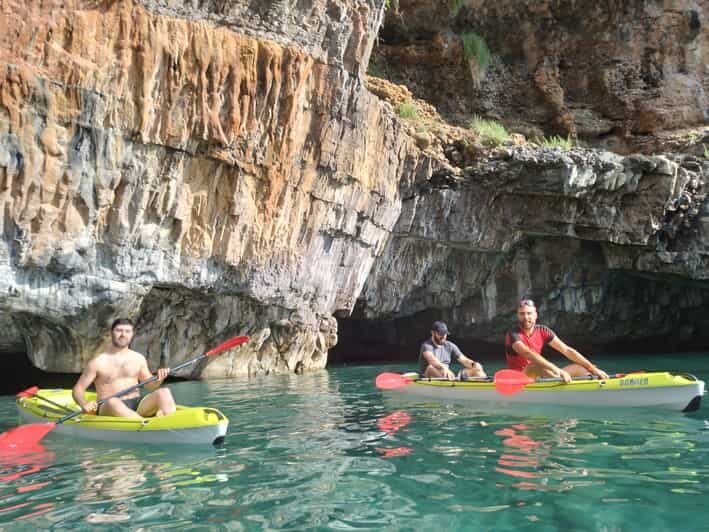 Tour in Kayak sulle orme di James Bond a Maratea - The Value of the Tour