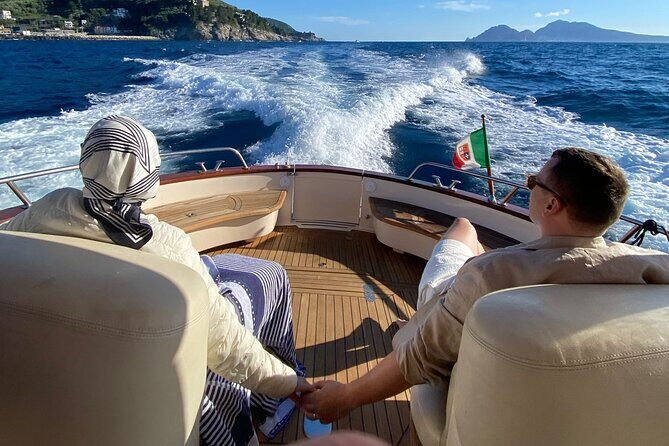 Tour in Paradise Boat in Amalfi and Pontine Islands - Key Points