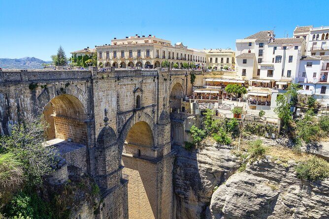 Tour in Ronda with Guided Visit and Setenil de las Bodegas - The Charm of Setenil de las Bodegas
