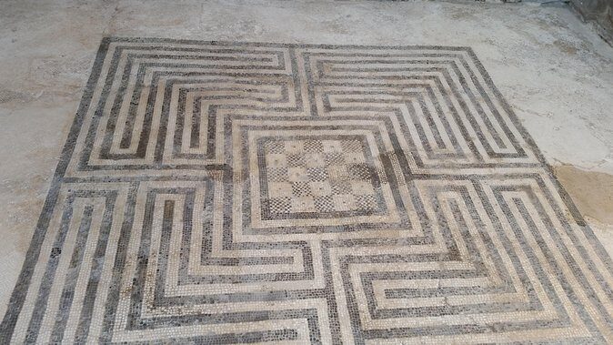 Tour in the ruins of Pompeii with an archaeologist - What’s Included and What’s Not