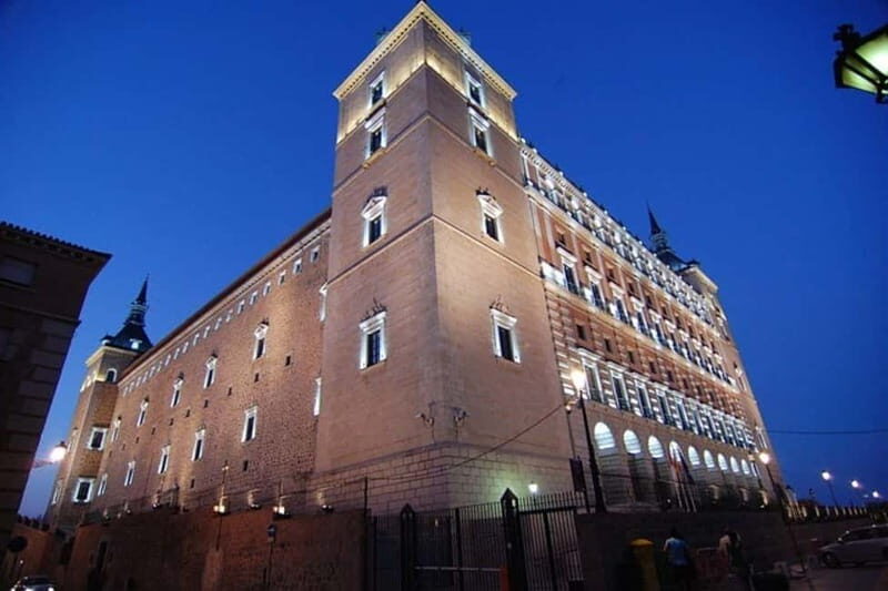 Tour Nocturno de Leyendas y Misterios con Subterráneo - Key Points