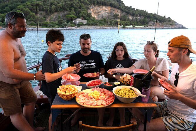 Tour of Apericena at Sunset and Dinner on Boat - Exploring the Itinerary: What to Expect from Each Stop