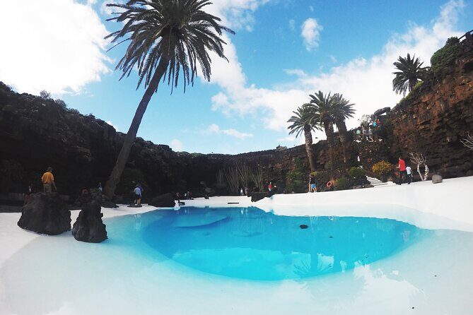 Tour of Jameos del Agua, Cueva de los Verdes and Viewpoint from the cliffs - An In-Depth Look at the Tour Experience