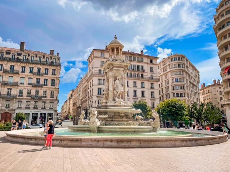 Tour of Old Lyon in Bellecour with a guide - Key Points