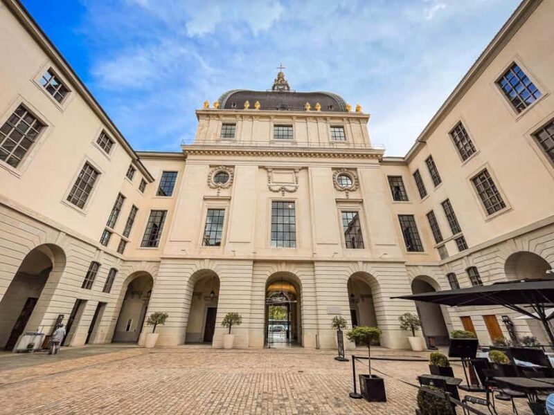 Tour of Old Lyon in Bellecour with a guide - FAQ