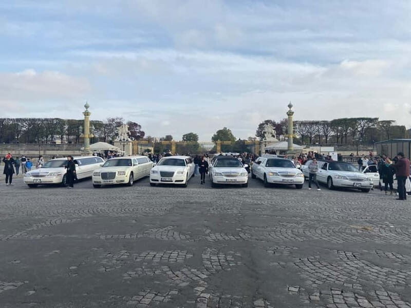 Tour of Paris by limousine by day or night. - Key Points