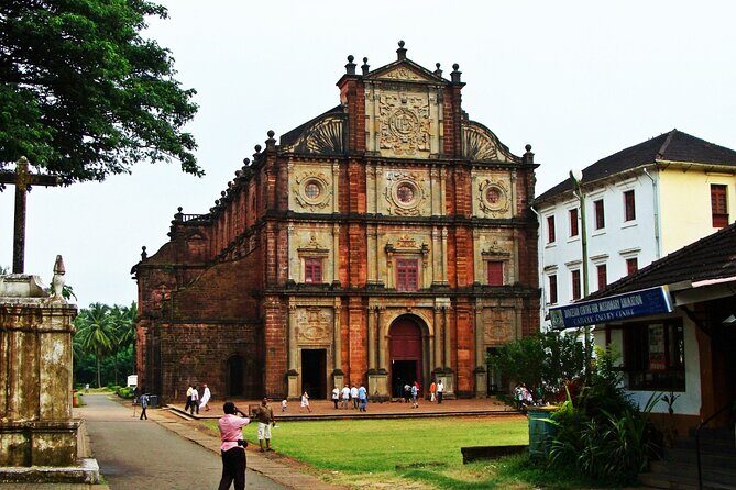 Tour of the Basilica of Guadalupe with Plaza de las Tres Culturas - FAQ