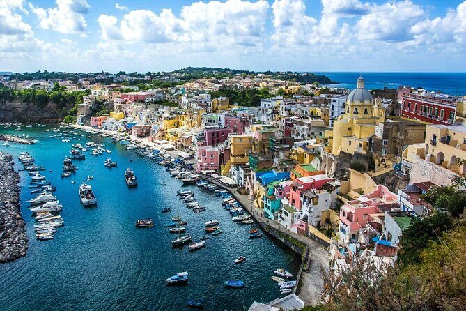 Tour of the island of Procida in a schooner - Key Points