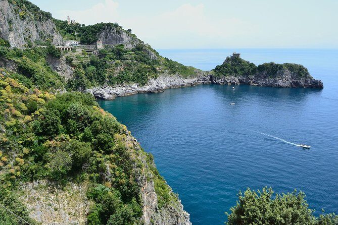 Tour the Sea Grottoes of the Amalfi Coast - Exploring the Amalfi Coast from the Water