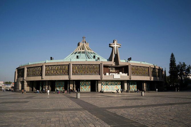 Tour to the Pyramids of Teotihuacán and Basilica of Guadalupe - The Guide and Authentic Experiences