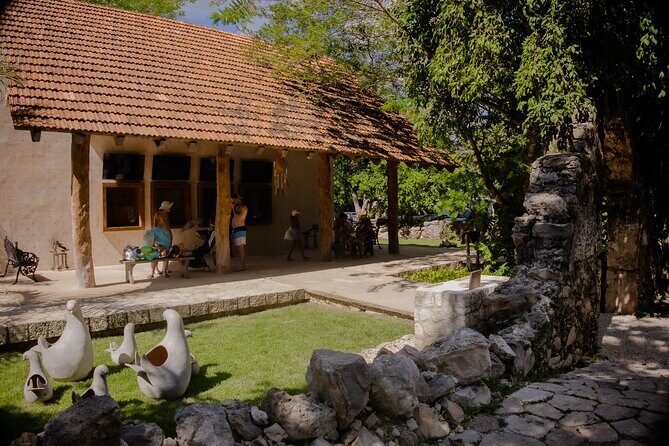 Tour to Uxmal and Hacienda Mucuyché included - FAQ