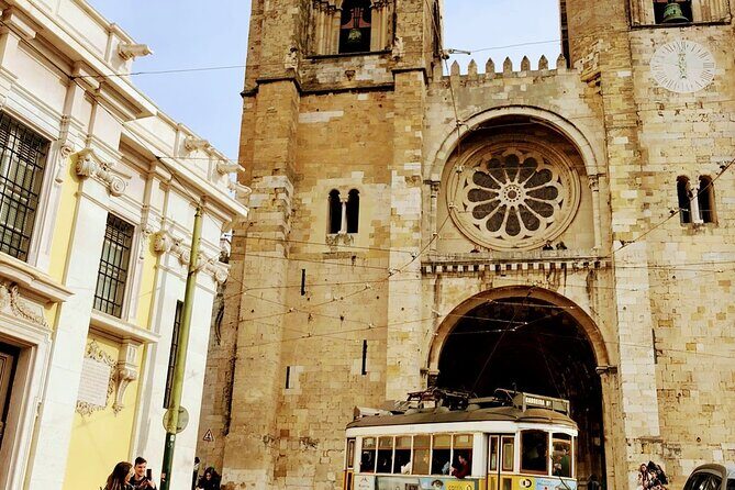 Tour Tuk Tuk Lisbon-Belem 4 H Free Pick-up - Discovering Lisbon on a Tuk Tuk