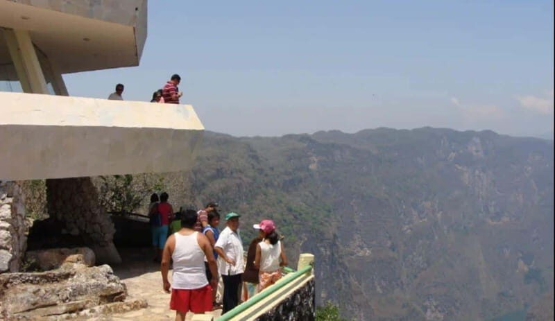Tour ZOOMAT, Christ of Chiapas, Sumidero Canyon Viewpoints in Spanish - An In-Depth Look at the Tour Experience