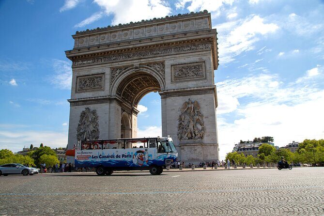 Tours of Paris and the Hauts-de-Seine in an Amphibious Bus - An In-Depth Look at The Amphibious Bus Tour