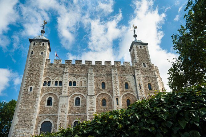Tower of London & Crown Jewels Tour with Beefeater Meet & Greet - Timing and Group Size