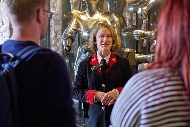 Tower of London Guided Tour with Beefeater Meet & Crown Jewels - Authentic Insights from Reviewers