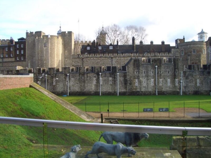 Tower of London Kid-Friendly Private Tour - Physical Aspects & Accessibility