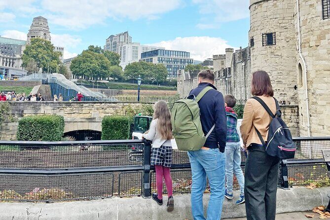 Tower of London & Tower Bridge Private Tour for Kids and Families - Key Points