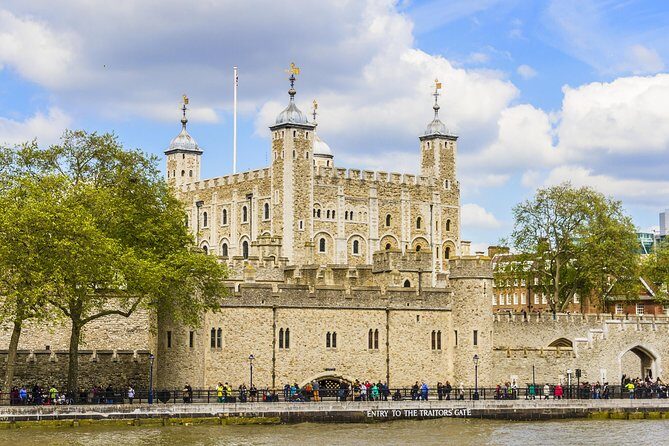 Tower of London with London Hop-On Hop-Off Tour and River Cruise - The Hop-On Hop-Off Bus: Convenience or Frustration?