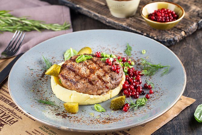 Traditional Balkan Night in Restaurant Gardenia Skopje - Who Will Benefit from This Experience?