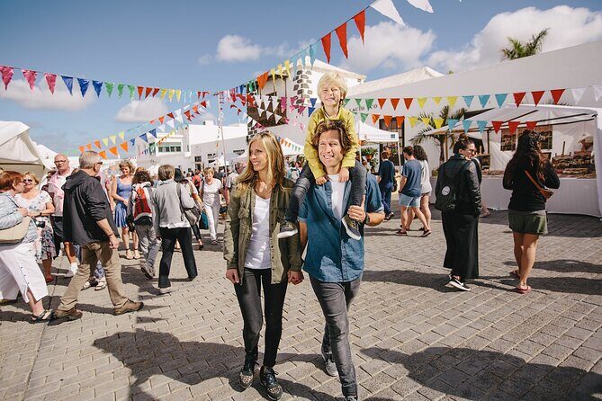 Traditional Canarian street market and marine reserve of La Graciosa - Key Points
