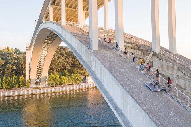 Transfer from Lisbon to Porto with visits on the way - Key Points