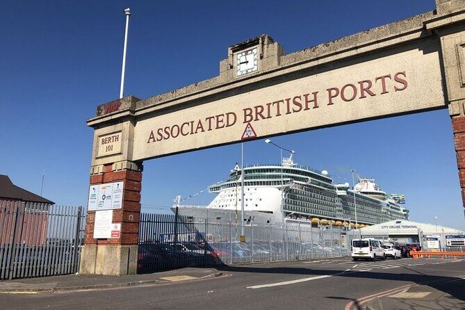 Transfer from Southampton Port to London with visit to Stonehenge - Key Points