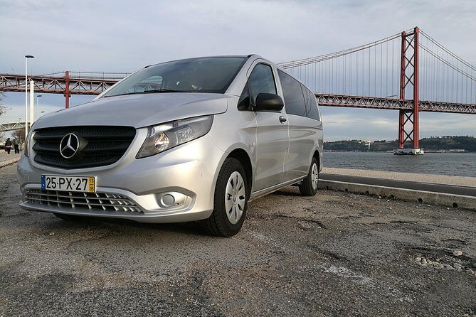 Transfer Tour Lisbon/Porto with 2 stops options Óbidos, Nazaré, Fátima, Coimbra - Who Will Love This Experience?