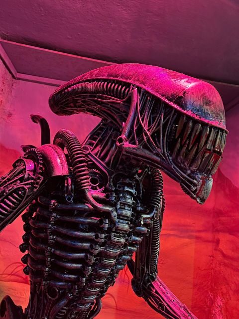 Trash Art Museum: Hungary's First Scrap Metal Exhibition - Key Points