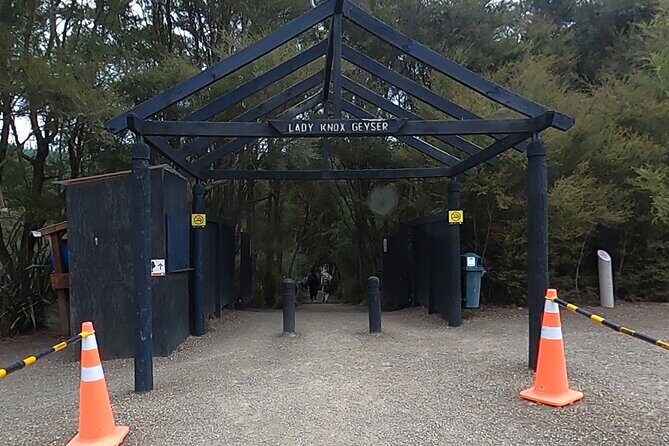 TRIPLE DEAL Wai-O-Tapu, Redwood Forest & Blue Springs Ex Auckland - Blue Spring: Pure, Vibrant Waters
