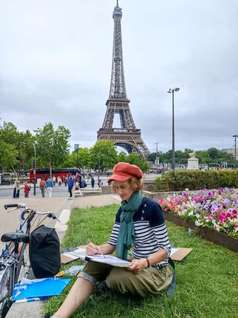 Trocadero: Eiffel Tower coloring workshop for kids - An Engaging Artistic Experience in a Prime Paris Location