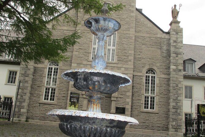 Trois-Rivières Self-Guided Walking Tour and Scavenger Hunt - Final Stops: The Old Prison and the Cathedral