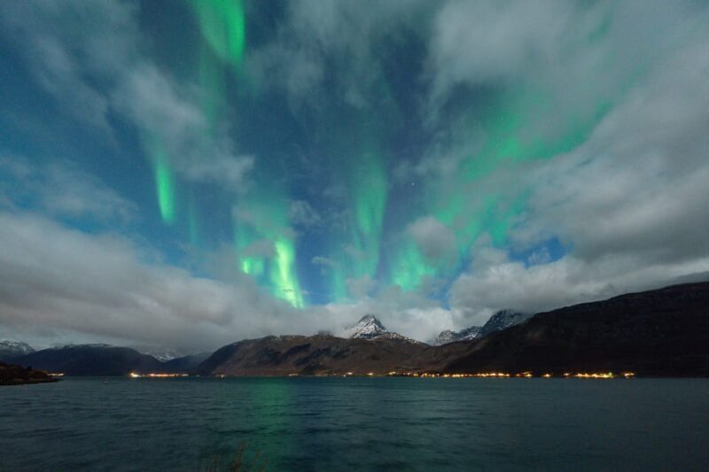 Tromsø: Aurora Borealis, Campfire, Hot Meal, Arctic Tour - Transportation and Group Size